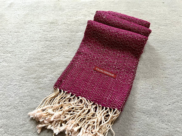 Le Krama Brut Royal Pourpre dans son écrin en feuille de palmier - Fem ...